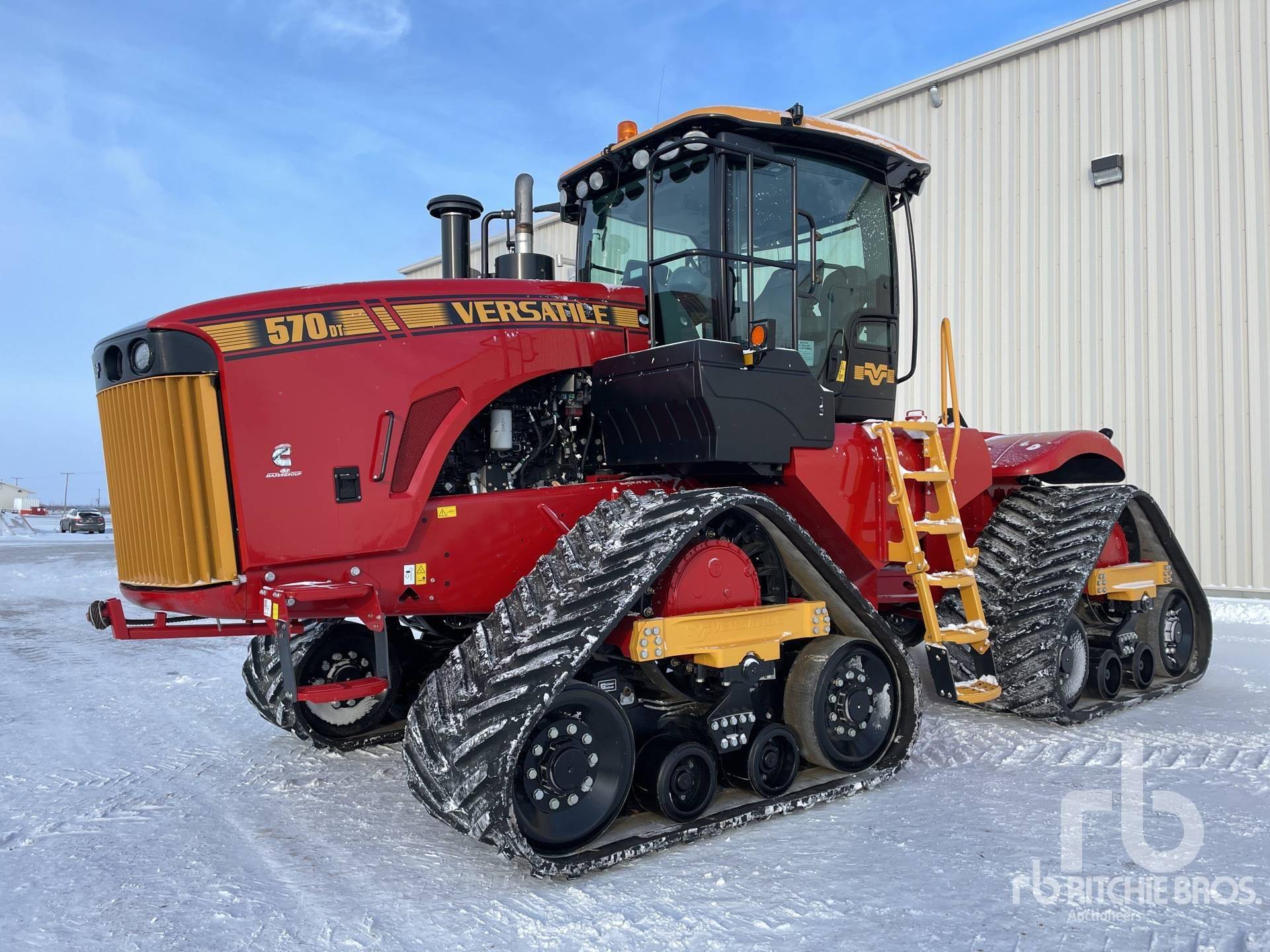 Versatile tractor receives highest price at Sask. auction | Farms.com