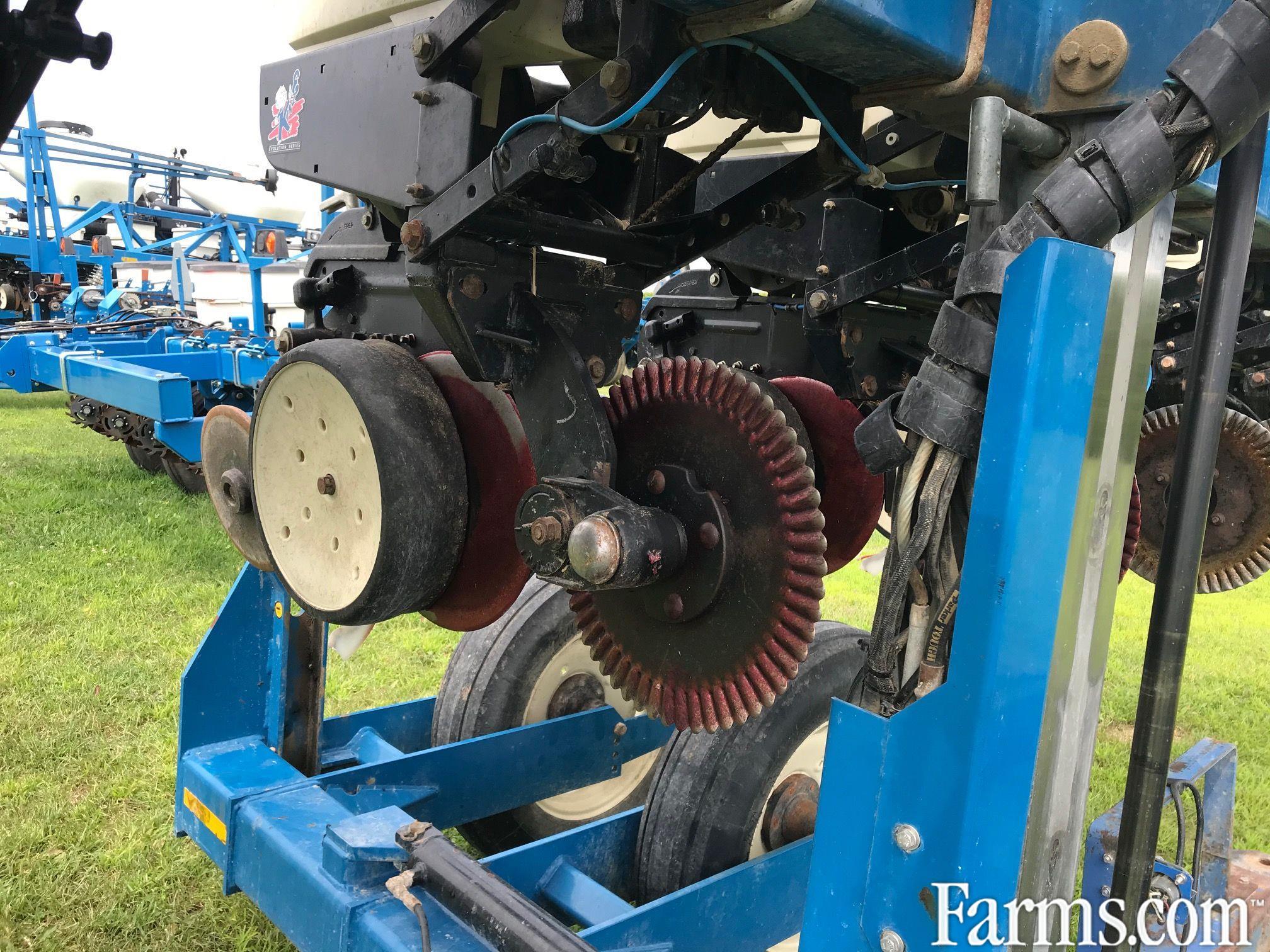 kinze-3500-8-30-vac-for-sale-farms