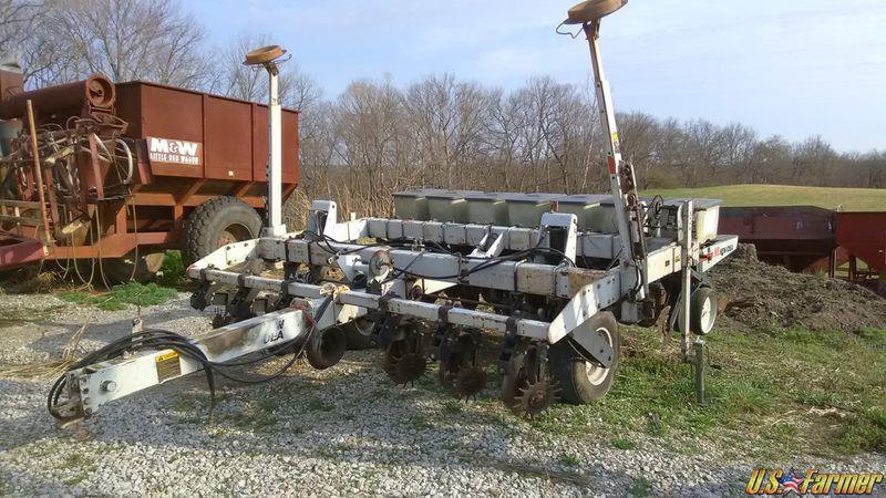 New Idea 9300 Planters for Sale | USFarmer.com